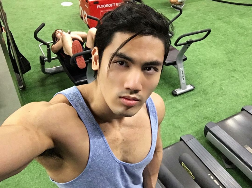 เปิดวาร์ป หนุ่มเบน benibliss เซ็กซี่ ในชุดนักรบโชว์ดาบใหญ่ยาว สุดแซ่บ